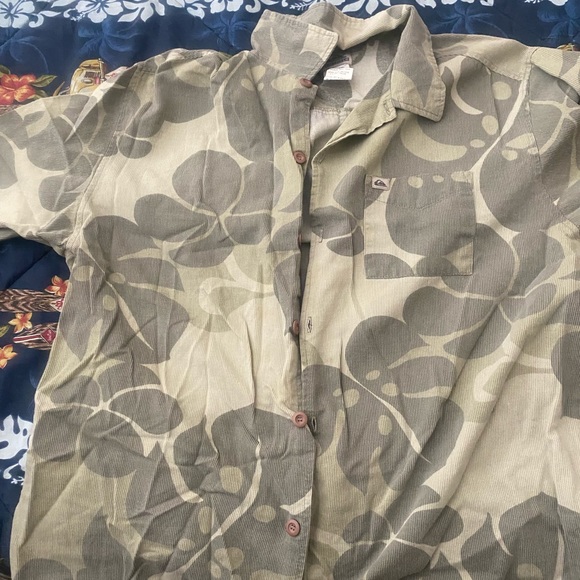 Quiksilver | Shirts | Mens Quicksilver Button Up Short Sleeve Shirt ...